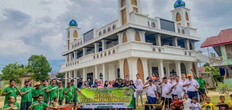 Semarakkan HUT ke-80 RI, LDII Tapin Kerja Bakti Wujudkan Lingkungan ...